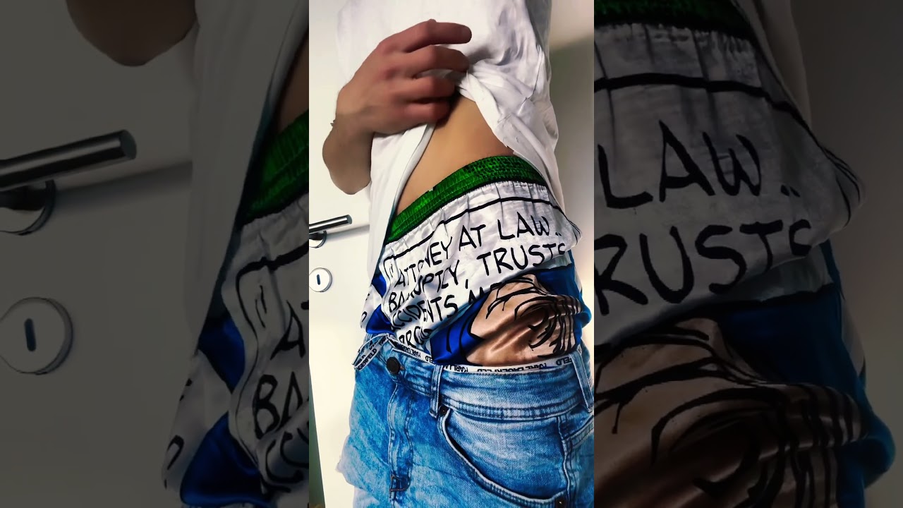 Sagging in Snoopy Satin Boxershorts Boxer #satin #satinboxershort #gay #sagger #sagging #sportwear