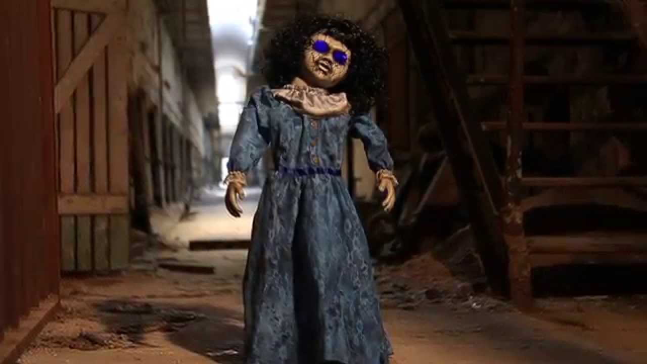 Roaming Antique Doll - Spirit Halloween