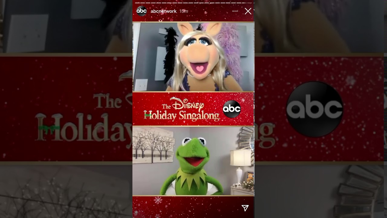 Kermit & Miss Piggy On The Disney Holiday Sing-Along