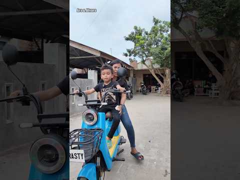 Alvaro pertama kali bawa sepeda listrik #aradanalvaro #keripikkentangmasboy #shorts #comedy