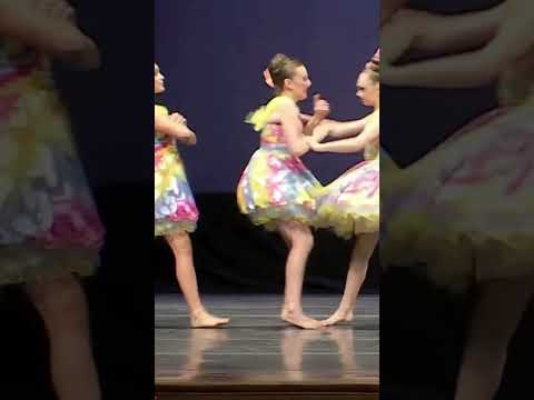 PACIFY HER!!! | Maddie pushes kendall during performance 💔
