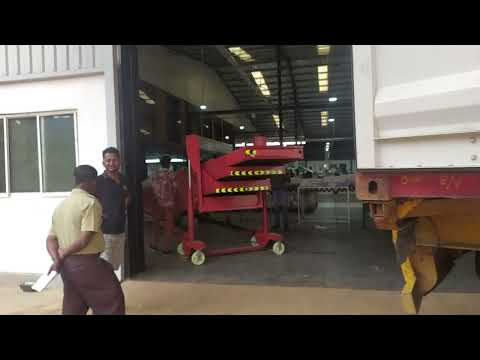 Telescopic Conveyor Extendable made in Sri Lanka by Hitech Solutions loading and unloading goods