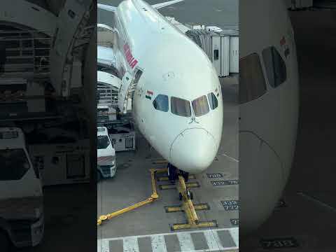 Air India Boeing 787 at Birmingham Airport #airplane #airindia #boeing787 #birmingham