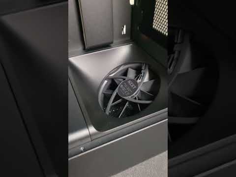 THIS PC HAS THE COOLEST COOLING IDEA! -- LGH