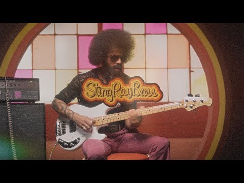 Ernie Ball Music Man: Retro '70s StingRay Bass in White