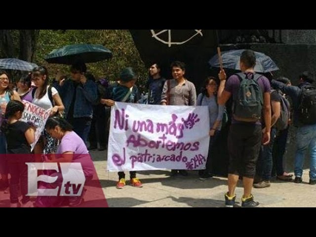 Ellas cierran el puño contra el machismo; mujeres marchan en México
