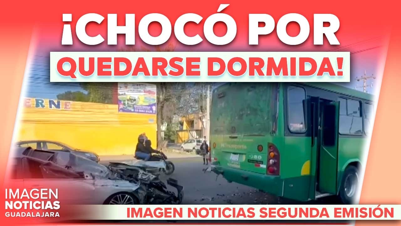 ¡Se queda dormida y choca contra un camión de transporte público! | Noticias GDL