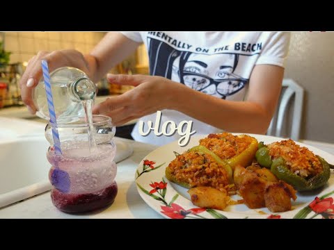 Simple days in Greece☀️ | making stuffed peppers & an easy Cretan Salad (Dakos) 🌿