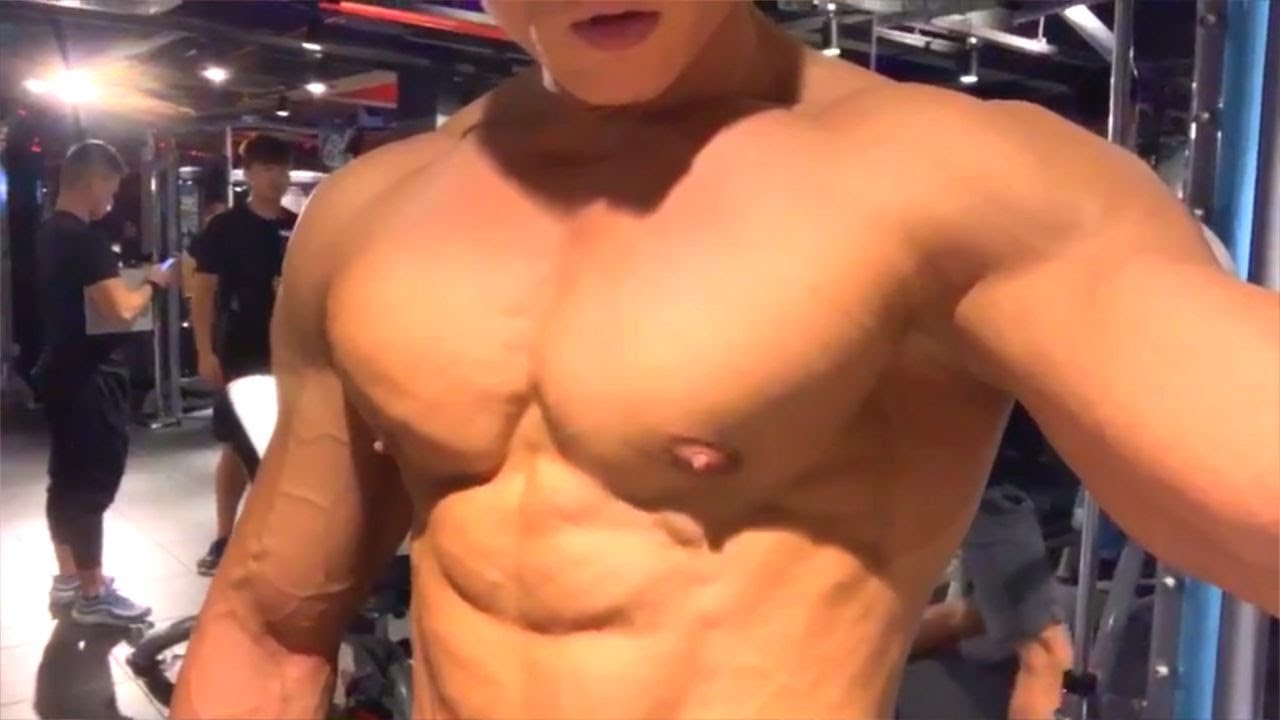 Chinese Bodybuilder Muscle Flexing #48