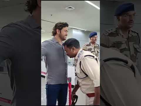 Dhoni | At Kolkata Airport | Mahendra singh Dhoni #shorts #mahendrasinghdhoni #dhoni