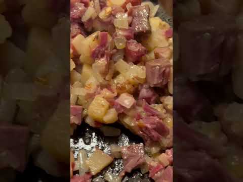 CORNED BEEF HASH | ALL AMERICAN COOKING #food #hash #cornedbeef #leftovers #castiron #brunch
