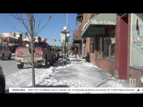 Cold weather not stopping last-minute Christmas shoppers in Kalispell