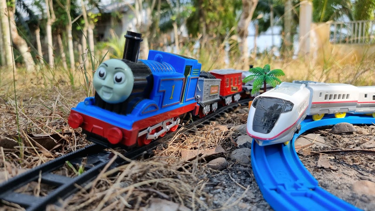 Merakit Mainan Kereta Api Thomas & Friends, Kereta Api Komachi Shinkansen E3