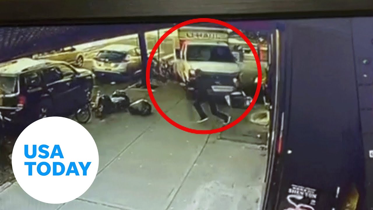 U-Haul hits pedestrians in New York City; two in critical condition | USA TODAY