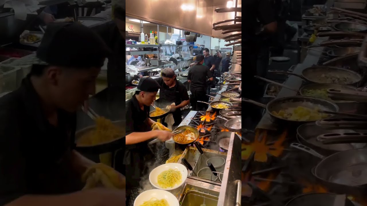 El trabajo coordinado en la cocina de un restaurante.