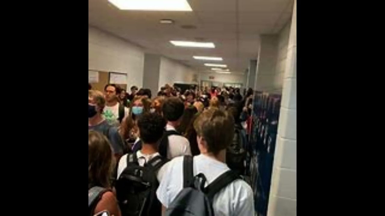 🏫 Loud High School Hallway Sound Effect – Students Talking, Lockers, Footsteps & Ambience