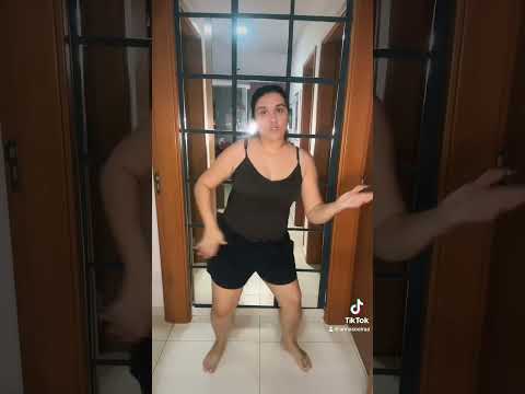 Me rendendo as dancinhas.. eai? Eu danço bem? Me conta nos comentários.. #mamaeblogueira #blogueira