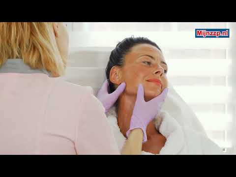 What does a beautician do?