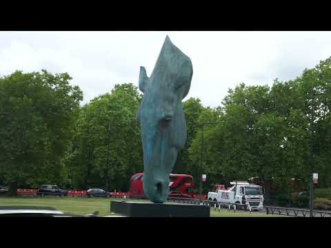 Still Water Horse Sculpture Marble Arch Nic Fiddian London England United Kingdom May 28, 2025
