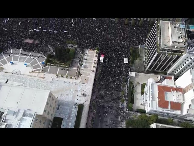 Το drone του Flash.gr στη μεγαλειώδη συγκέντρωση στο Σύνταγμα για τα Τέμπη - Φωτό και βίντεο | Flash