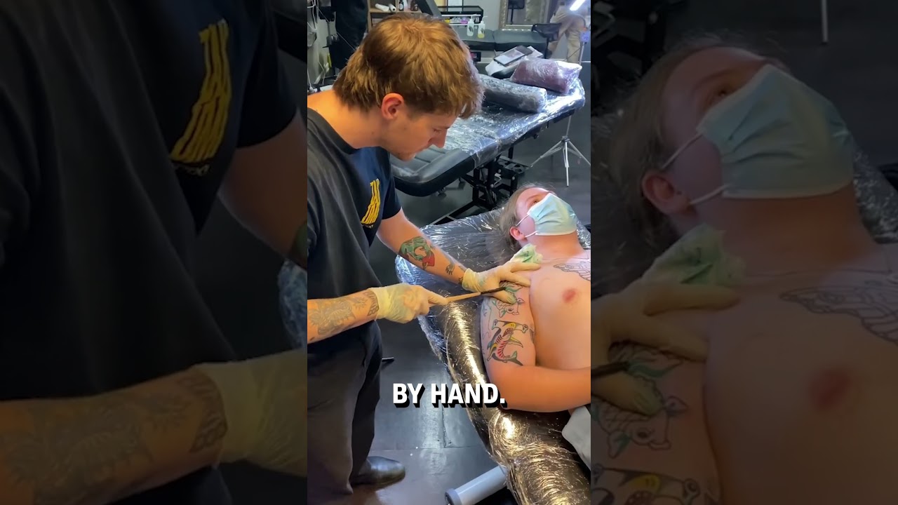 Giving traditional Tebori tattoos! 🤩🇯🇵  -  🎥 horiran1