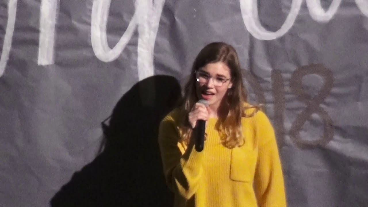 Amaya and Jac perform at Unplugged