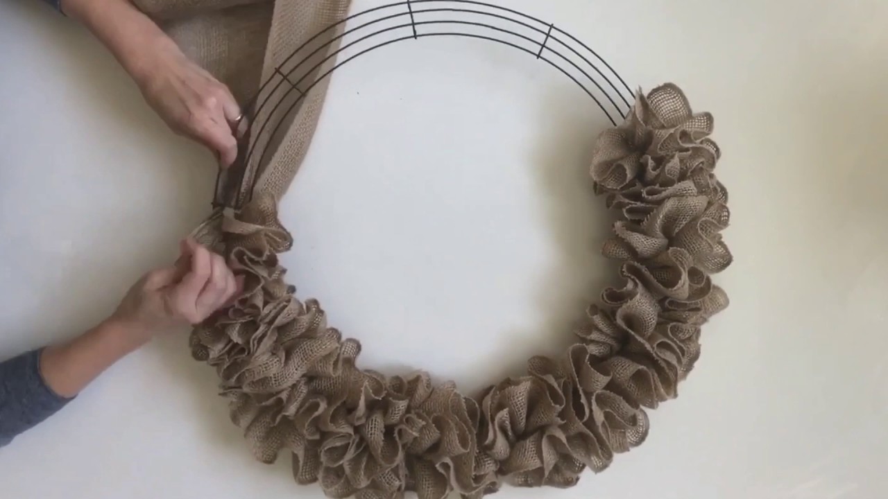 Easy DIY ruffle burlap wreath