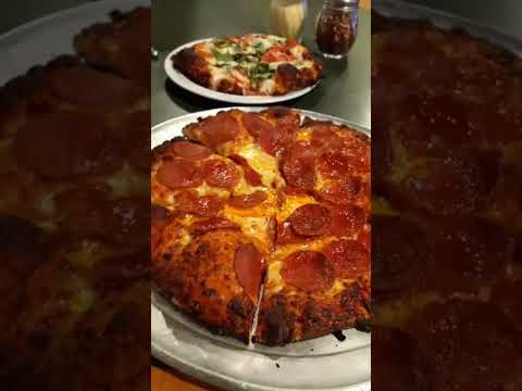 Pizza review🍕 Boulder Creek Pizza and Pub Ca. I give their pizza a 9/10
