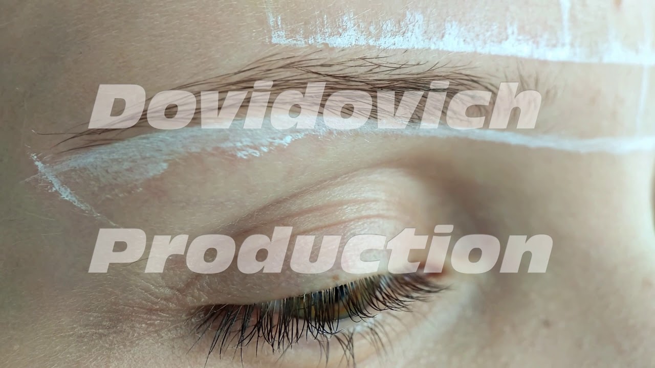 Create permanent eyebrow makeup. Marking the shape of the eyebrows.