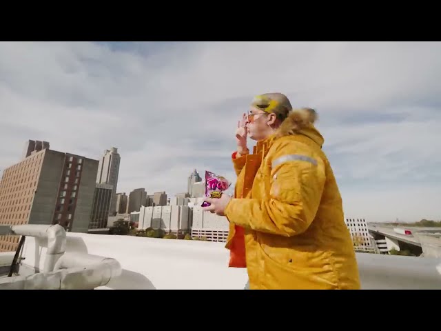 Bad Bunny - Chambea Letra y Videos Musicales