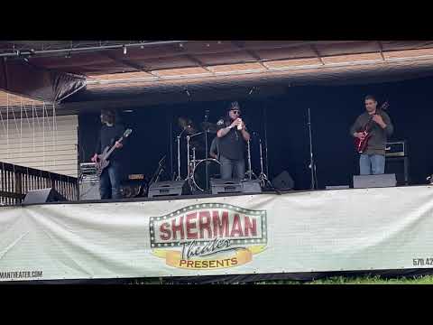 Manor Drive at Five Acre Fest performing “Manor Dr.”