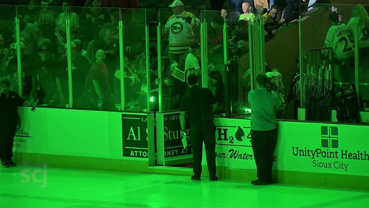 VIDEO: Musketeers vs Stampede hockey