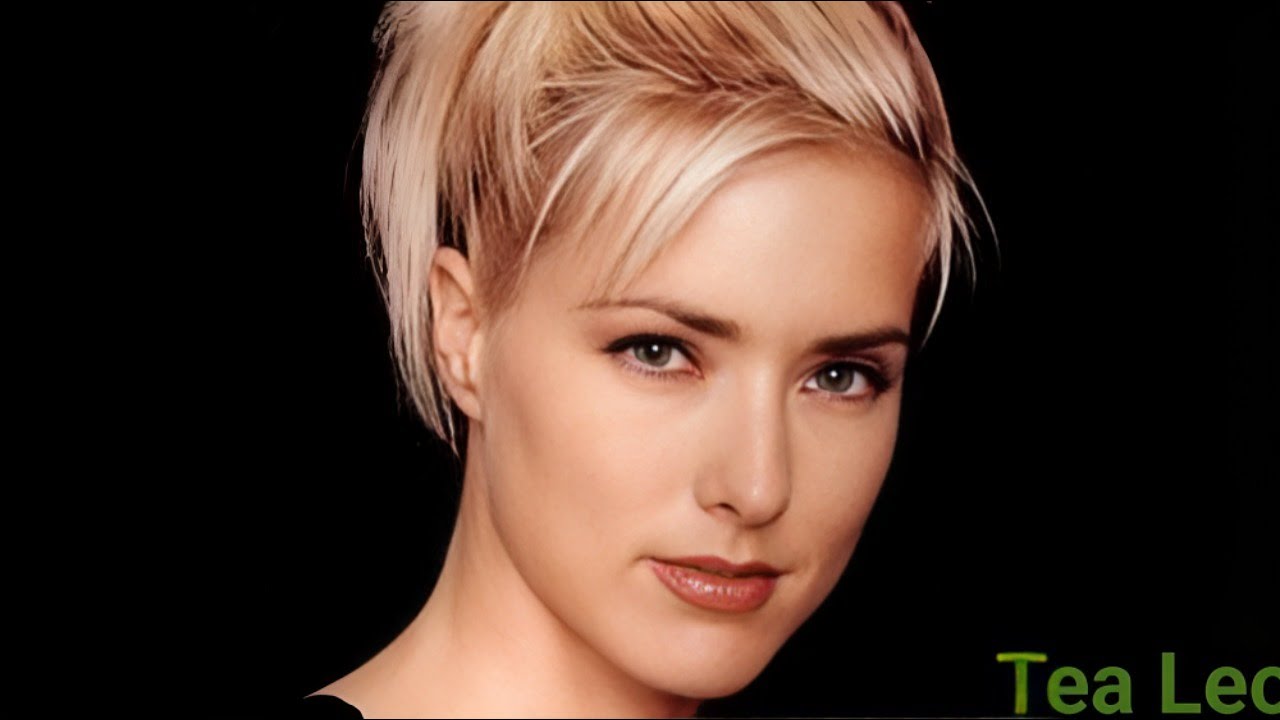 Make Sure You're AIone Before Looking At Téa Leoni's These Pics...