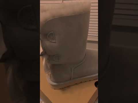 Bailey Bow Uggs 🎀.
