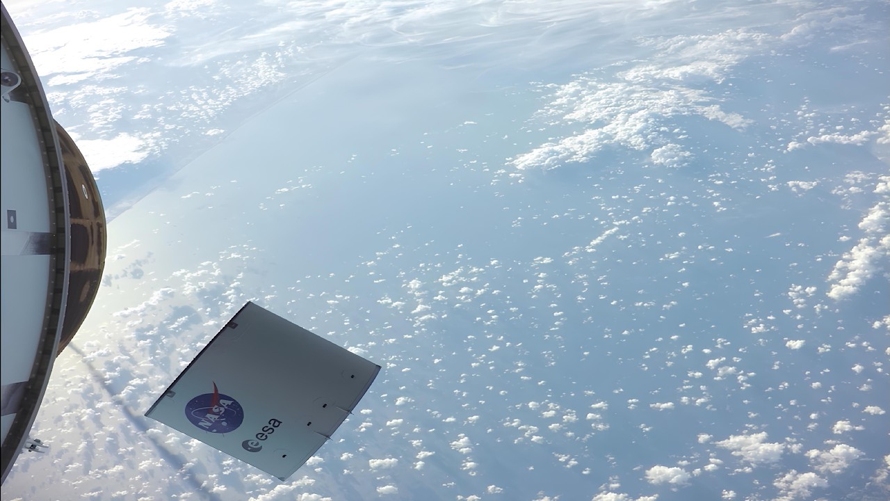 Orion spacecraft drops Panel