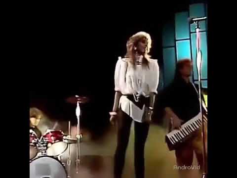 Sandra-Daconto Sings "Japan ist Weit "Big in Japan with English lyrics (more)
