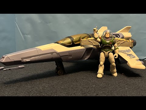 REVIEW: Mattel LIGHTYEAR Blast and Battle XL-15 spaceship and Buzz Lightyear figure.