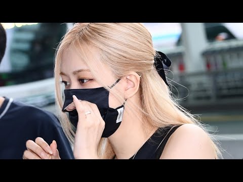 News 🌺Rosé’s Must-Have Saint Laurent Jamie Shopping Bag: Inside Her Iconic Handbag Collecti