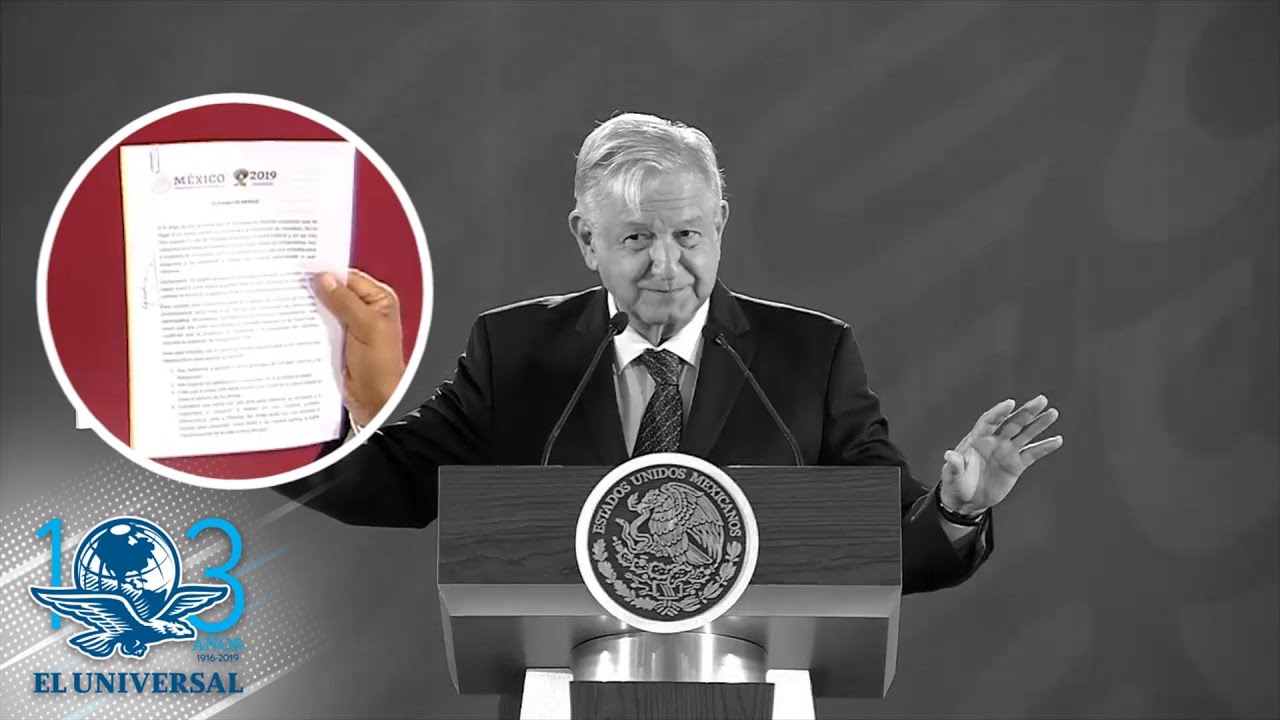 AMLO firma compromiso para no reelegirse