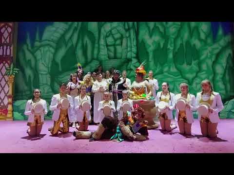 Merry Christmas from the #derbypanto Aladdin cast