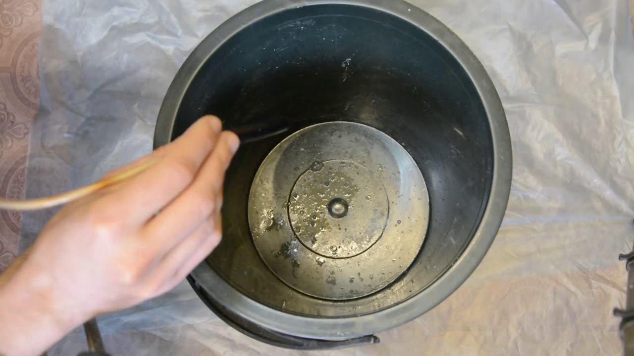 Levitation of soap bubbles in carbon dioxide