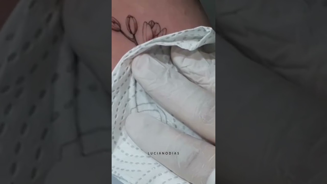 Tattoo de orquídea delicada