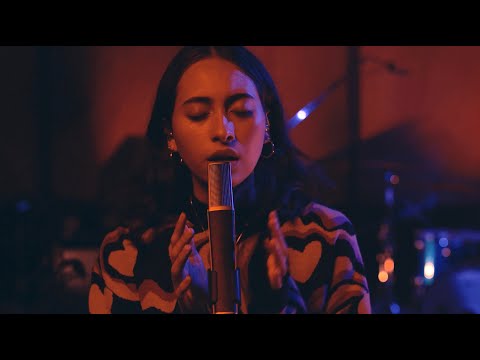 Sofía Valdés - "Amsterdam" [Live Performance]