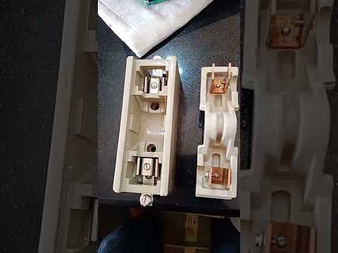 kit kat porcelain 100 A fuse.