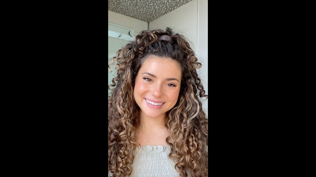EASY CURLY HAIR HALF UP HALF DOWN HAIRSTYLE