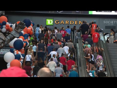Excited fans pack TD Garden in sold-out Indiana Fever vs. Connecticut Sun basketball game