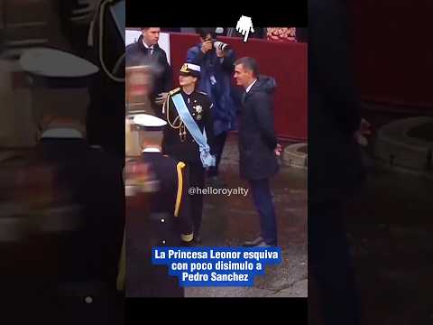 Princesa Leonor esquiva a Pedro Sanchez en el dΓa de la Hispanidad #espaΓ±a #princesaleonor #shorts