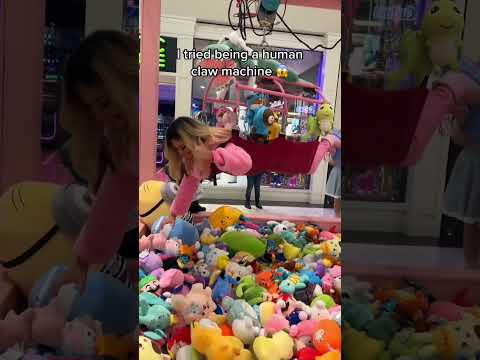 I’m a human claw machine ???? #toys #game #fun