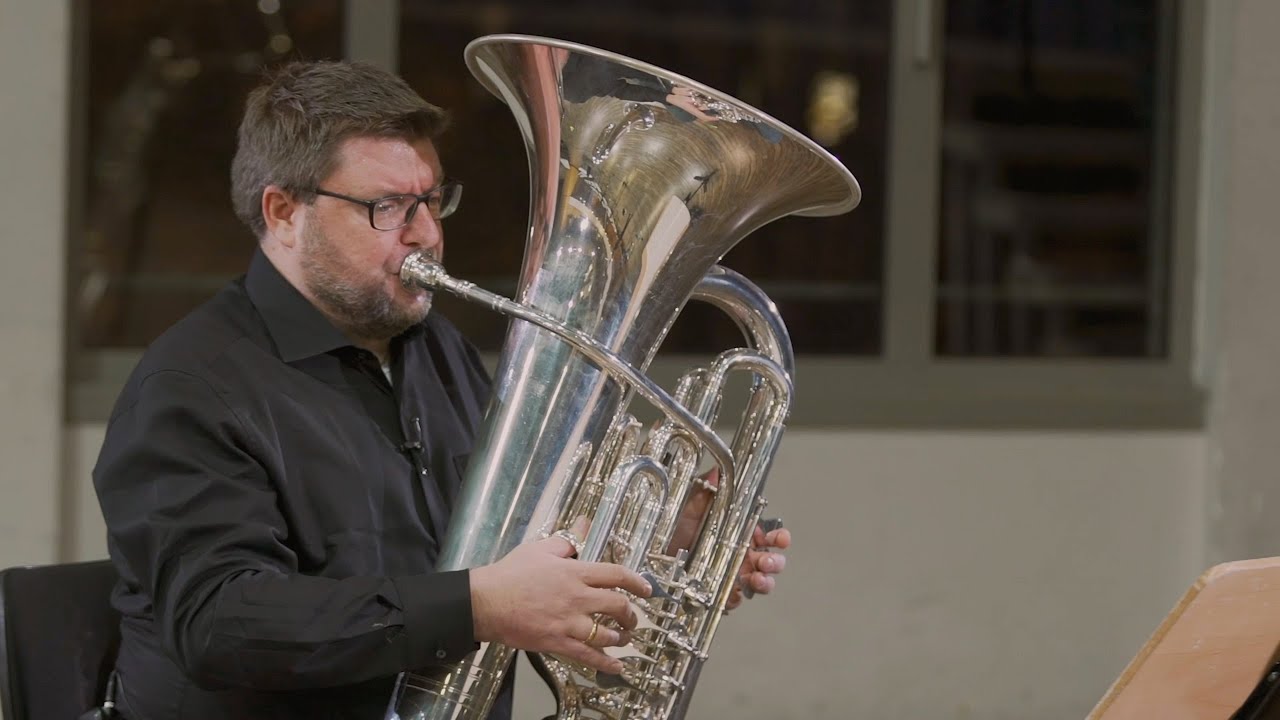 b.jung: Die Tuba