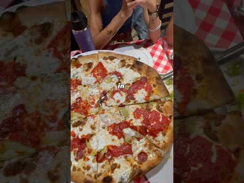 Trying a POPULAR Pizzeria in NYC! 🤯🔥 #grimaldis #nycpizza #pizza